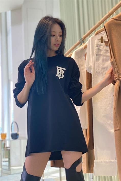 【itzy ユナは現役高校生】韓国アイドル界の次世代スター、圧巻ビジュアルをご覧あれ。 Forza Style｜ファッション＆ライフスタイル[フォルツァスタイル]