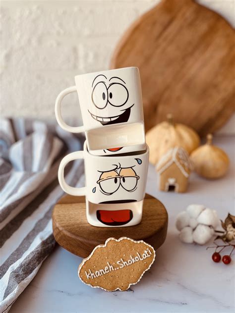 خرید ماگ ایموجی بیسکوییتی خانه شکلاتی