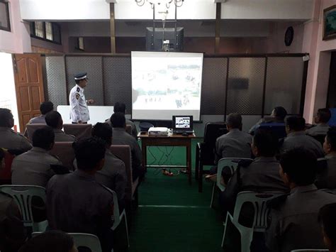 မူဆယ်မြို့ခရိုင်တွင် တာဝန်ထမ်းဆောင်နေသည့် ရဲတပ်ဖွဲ့ဝင်များကို ယာဉ်စည်းကမ်း၊ လမ်းစည်းကမ်း