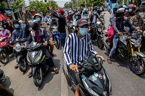 Dvb အကြမ်းဖက်စစ်ကောင်စီအား မန္တလေး တက္ကသိုလ်ကျောင်းသားများသမဂ္ဂ ဆန္ဒပြ