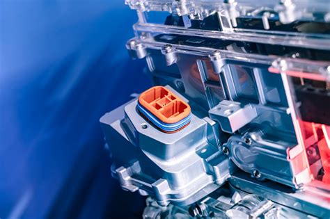 에코 카 엔진 자동차 부품 개념의 전기 시스템에 설치된 배터리 및 와이어 0명에 대한 스톡 사진 및 기타 이미지 0명 개념