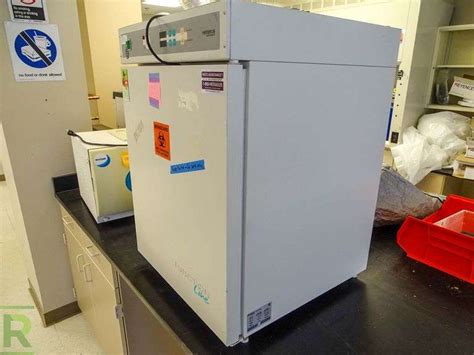 Heraeus Instruments Bb16 Function Line Incubator Has Temperature