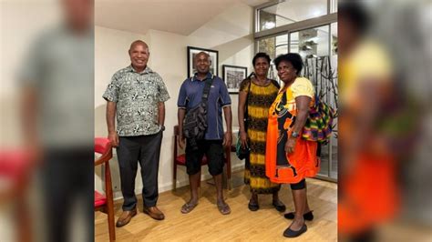 Three From Yangoru Saussia Attand Market Workshop Png Haus Bung