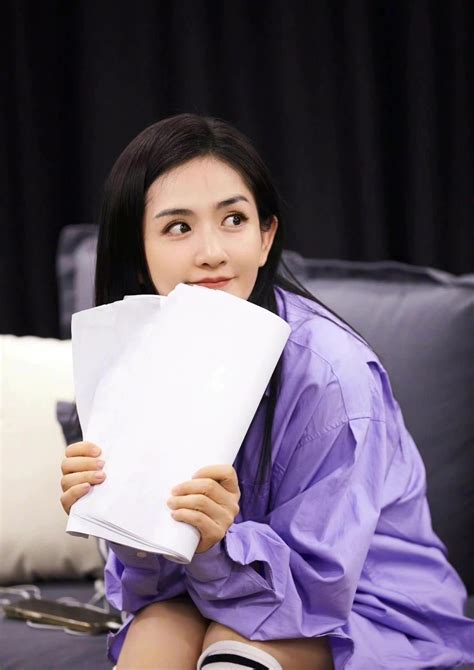 謝娜張杰結婚11周年！高調曬擁抱照慶祝，她華麗回歸穿衣更美 壹讀