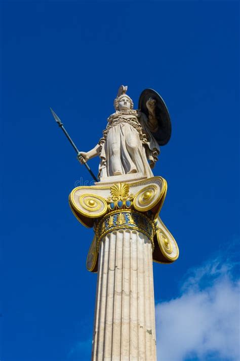 Athena Staty Grekisk Gudinna Av Vishet I Akademin Av Aten I Grekland Fotografering För