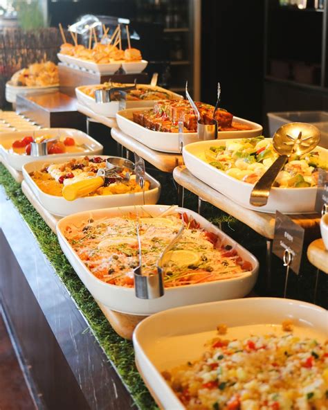 프레이저 플레이스 센트럴 서울 ⠀ 파노라마 라운지의 시그니처 중식 특선 런치 프로모션 로 풍성한 점심시간을 즐겨보세요 따끈한 해물 육수가 깊고 진하게 우러난 면