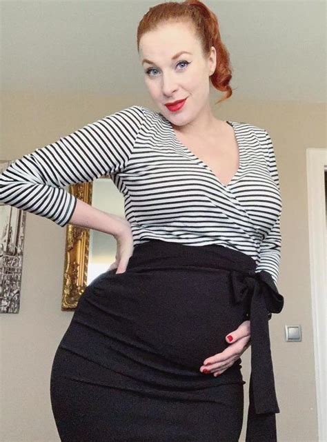 Beautiful Redhead Scrolller