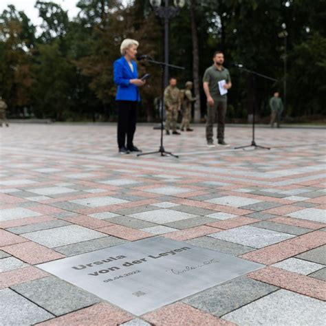 На Алеї Сміливості у Києві закарбували імя Президентки Єврокомісії Урсули фон дер Ляєн