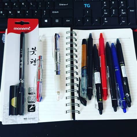 방나금 몇 년 만에 문구뱅크 가서 봎펜 등 필기도구 사 왔다 나도 공부 좀 해야지 손가락 아파서 계속 테블릿pc