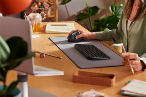 Hadir Di Indonesia Logitech Lift Vertical Ergonomic Mouse Dijual Dengan Harga Jutaan Rupiah