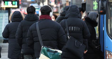 아침 영하권 출근길 쌀쌀전라·제주 곳곳에 눈날림