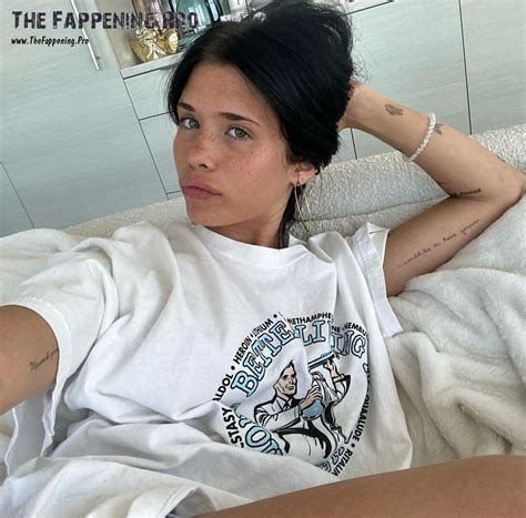 Nessa Barrett Nue 101 Photos Biographie News De Stars Les Stars Nues