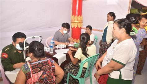 တပ်မတော်ပင်လယ်သွား ဆေးရုံရေယာဉ် သံလွင် ရခိုင်ပြည်နယ်၊ မြေပုံမြို့နယ်အတွင်းရှိ ဒေသခံပြည်သူမ