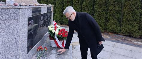Посол Кшиштоф Кревски почтил память убитых в январе 1945 г евреев узников лагеря Штутгоф