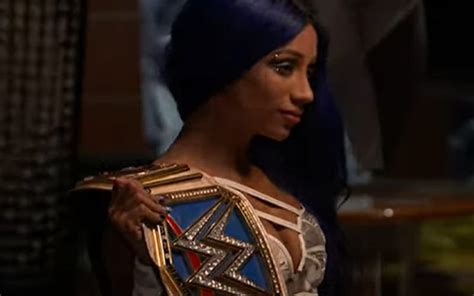 Sasha Banks Poses With Smackdown Womens Title For Official Wwe Photo Shoot