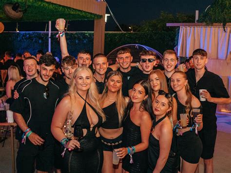 O Beach Pool Party Party Hard Travel