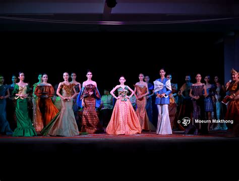 ម៉ូតសម្លៀកបំពាក់ច្នៃអំពីហូលខ្មែរ