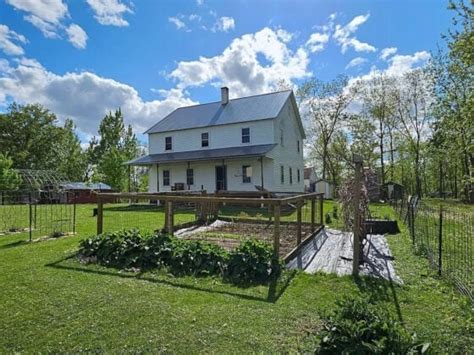 Inside A Simple And Cozy Minnesota Amish Home 26 Photos Amish America