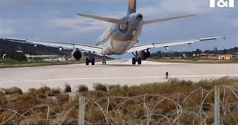 Британского туриста сбил с ног взлетающий самолет ФОКУС