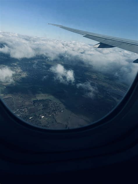 비행기 창문에서 구름 풍경 사진 Unsplash의 무료 런던 이미지