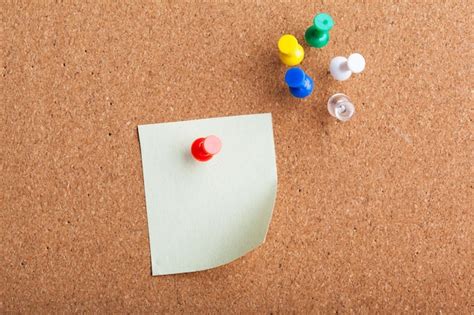 Premium Photo Note Paper With Push Pins On Noticeboard