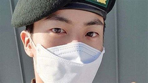 군대 허가받고 사진 한 장…bts 진 기초군사훈련 수료 후 셀카 공개