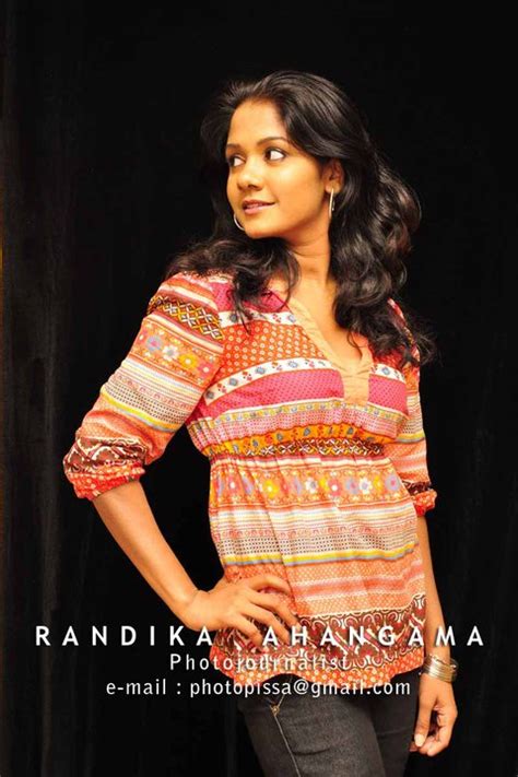 Sri Lankan Actress Model Dinusha Kondadeniya Upcoming Young Model