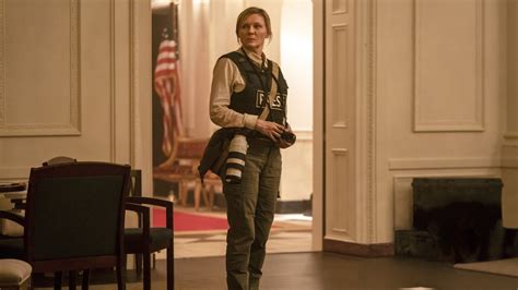Kirsten Dunst Reveals Surprising Fear Of Using Cameras In Her Role In