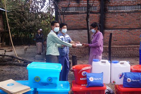 တပ်ကုန်းမြို့နယ် ထန်းတောကြီးကျေးရွာတွင် မီးဘေးသင့်အိမ်ထောင်စုများအား ထောက်ပံ့ပစ္စည်းနှင့် ထောက