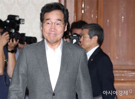 [포토]입 꾹 다문 이낙연 총리 아시아경제