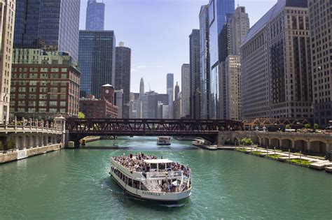 Wendellas 90 Min Chicago River Architecture Tour