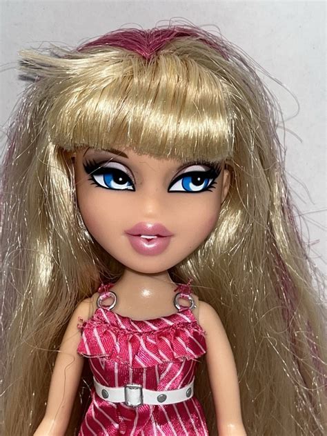 Bratz Featherageous Cloe Doll Long Blonde Hair Pink Highlight Dress