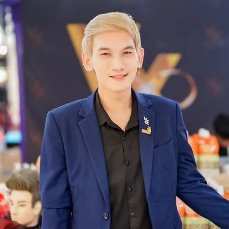 สตอเบอรี่ ไม่ต้องบอกอายุ แต่ให้บอกเครื่องสำอาง Facebook