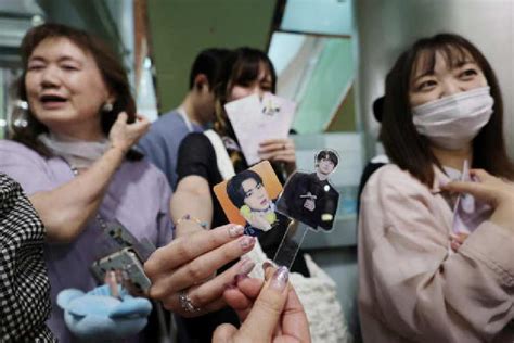 K Pop Bts Fans Pack Seoul Park To Celebrate 10 Year Anniversary