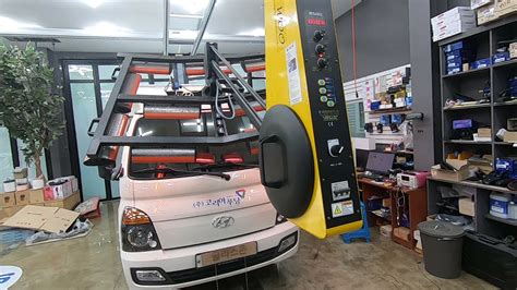 현대자동차 포터2 앞유리교체 전면유리교환 수리이후에 바로 차량의 주행이나 운전등이 가능하다록 열처리 경화건조를 하는 영상입니다 이처리를 통해 앞유리처짐등을 방지합니다