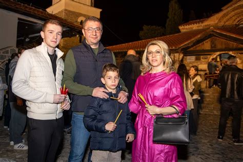 Hristijan Вечерва заедно со охриѓани во црквата Св Богородица Перивлепта го дечекавме