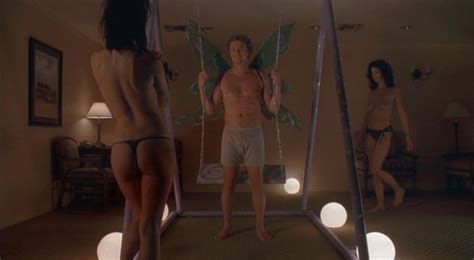 Голая Натассия Мальте в Sex And Death 101