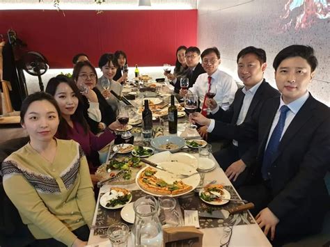 Linkedin 윤경변호사 페이지 【오래된 건전지】《감사하면 모든 게 달라진다 》〔윤경 변호사 더리드 The Lead 〕 2주 전에 식중독에 걸렸었다 오한과…