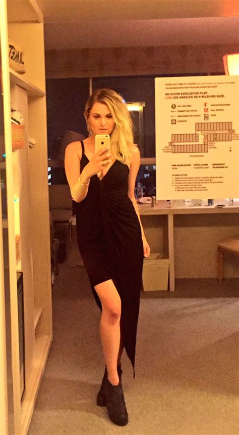 Eliza Taylor R Celebs