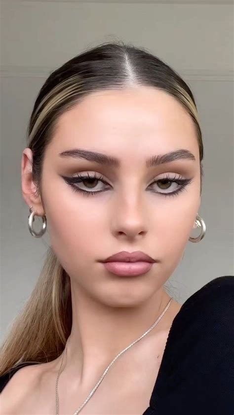 40 Ideas For Makeup For Round Faces Round Face Looks Ideias Para Maquilhagem Ideias De