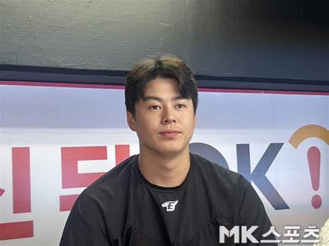“김태균 후계자요 아직 아닙니다” 한화 23세 거포의 한마디 450홈런 리빙 레전드와 경쟁도 의식하지 않는다 Mk빌리어드
