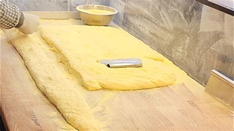 광장시장 맛집 쫄깃 바삭 달콤한 찹쌀 꽈배기 방송에도 여러 번 소개되었던 맛집 광장시장 찹쌀 꽈배기 Korean Street Food Gwangjang