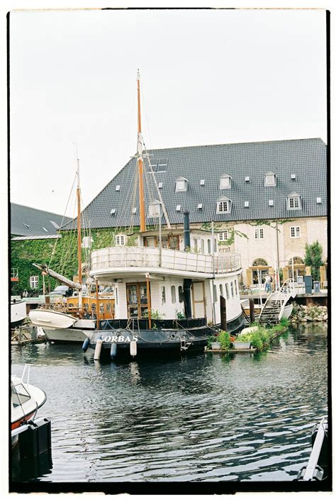 역사적인 선박이 있는 경치 좋은 항구 풍경 · 무료 스톡 사진