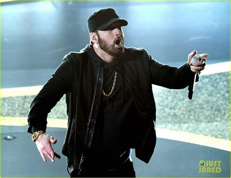Celebs And Fans React To Eminems Surprise Lose Yourself Performance At