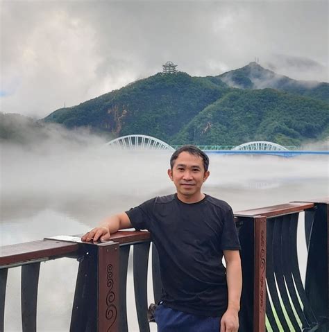 유니세프 드론 두 대를 띄우고 그물을 당기고 헤엄치며 쓰레기를 수거할 수 있어요 이반16 우크라이나 어린이 이반은 길어진 전쟁 속에서도 환경오염 문제를