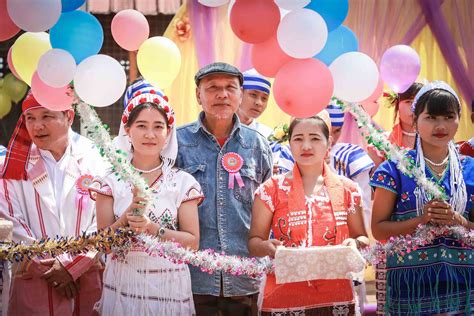 Dvb ကရင်ပြည်နယ် ခလယ်စံပြကျေးရွာက လှေပြိုင်ပွဲ ဓာတ်ပုံ