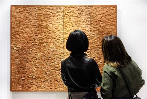 疫后首届巴塞尔艺术展香港展会一众艺术家们憋了三年的巧思奇构已将此处霸占 知乎