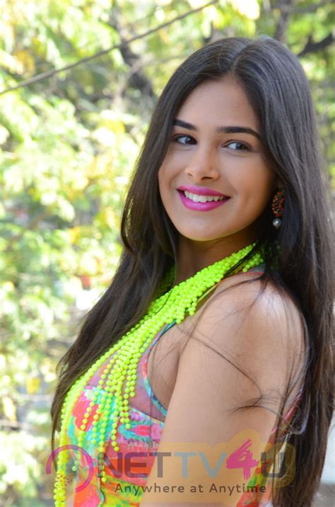 Actress Prasanna Attractive Pics At Inkenti Nuvve Cheppu Press Meet 421373 Galleries And Hd Images