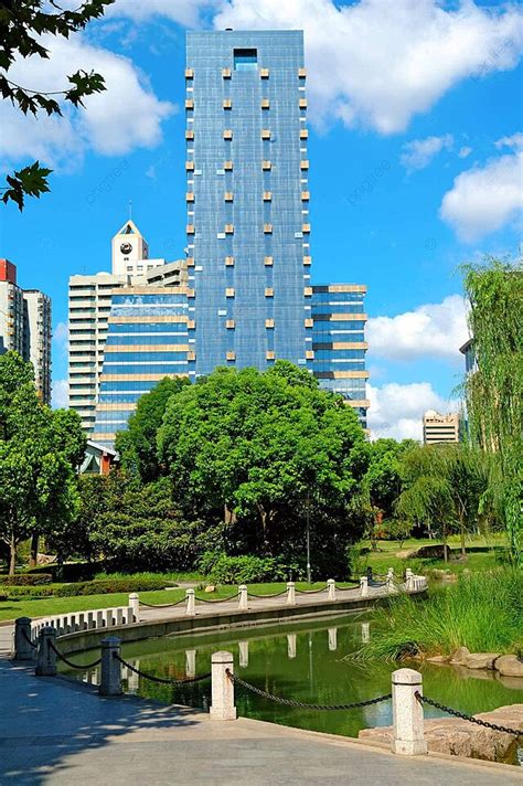 城市公園結構現代辦公室旁的辦公樓 照片背景圖桌布圖片免費下載 Pngtree