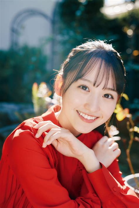 画像34 乃木坂46冨里奈央、雑誌初表紙で透明素肌披露 あざといサンタ姿も掲載 モデルプレス
